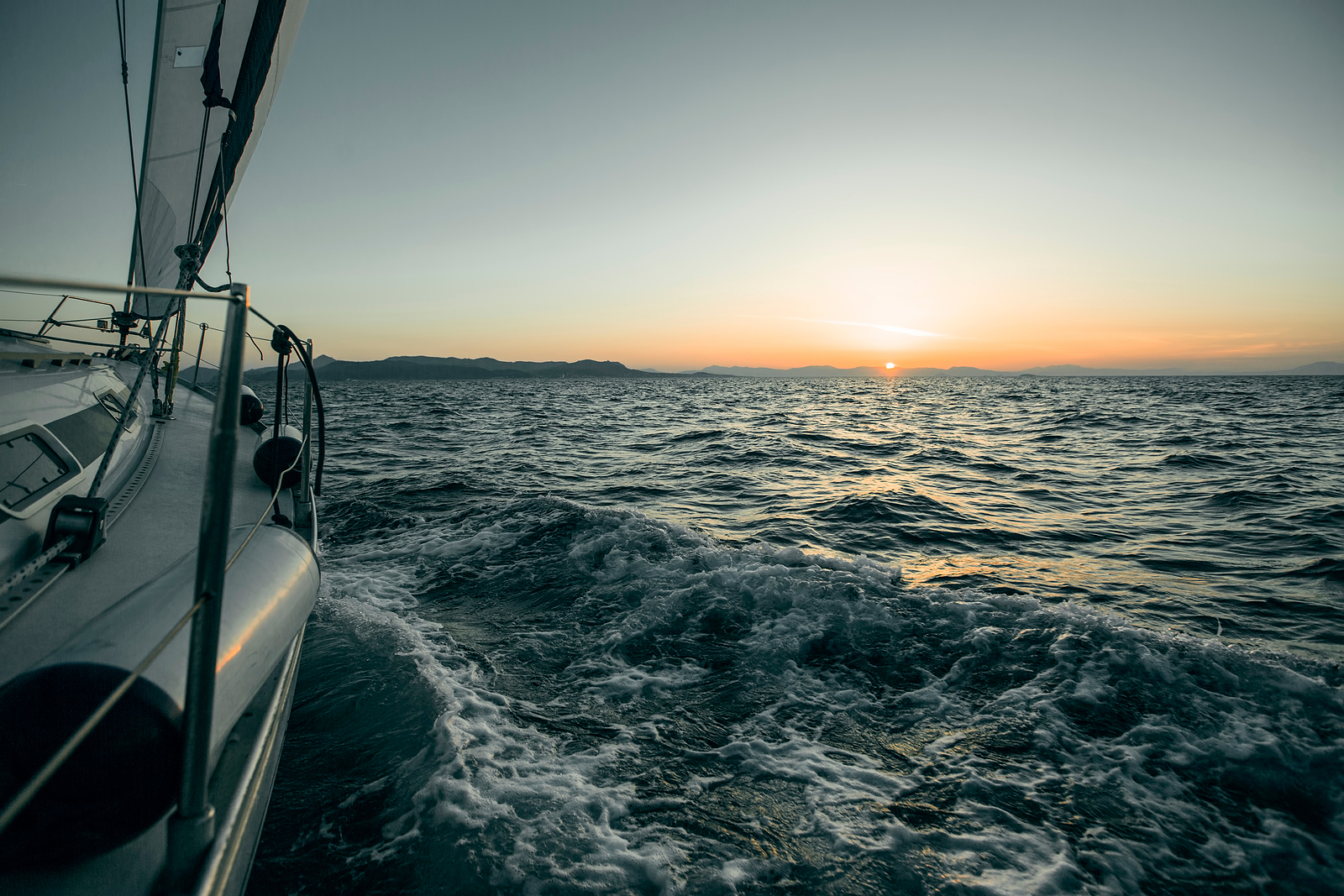Hooked On The Horizon. Sailing Blue Eye Around The World With Tom ...